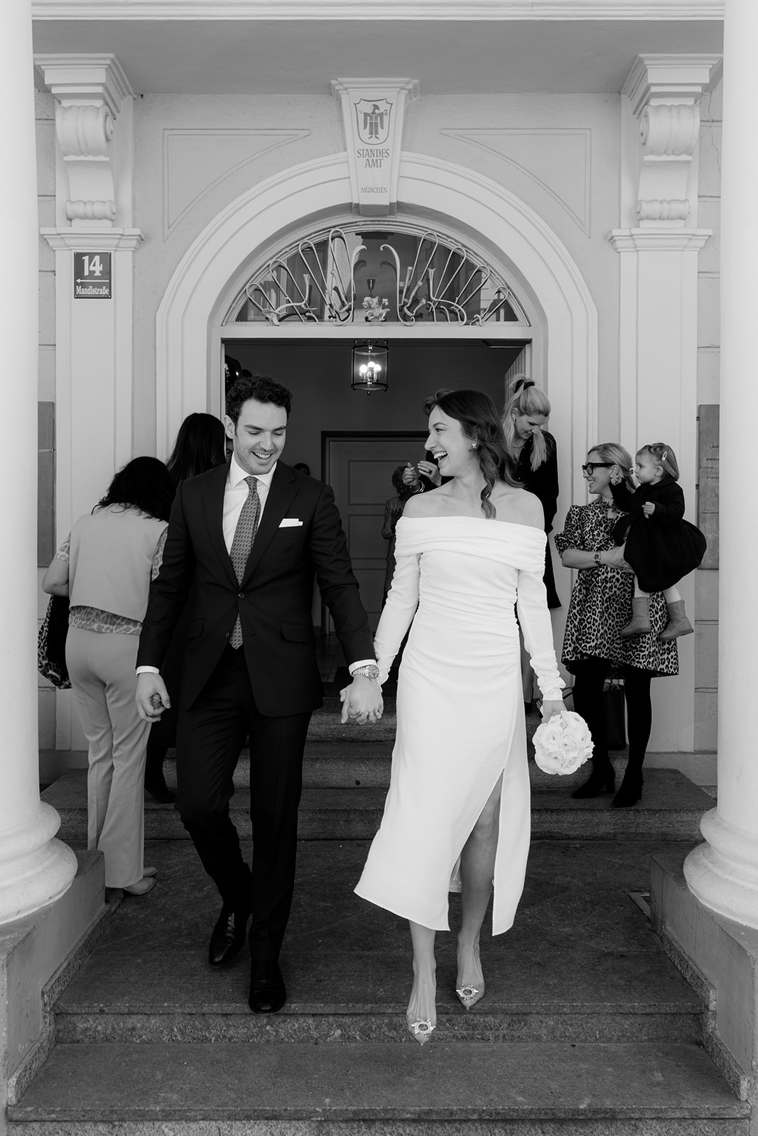 Spring Chic: standesamtliche Hochzeit in München - FRIEDA THERÉS